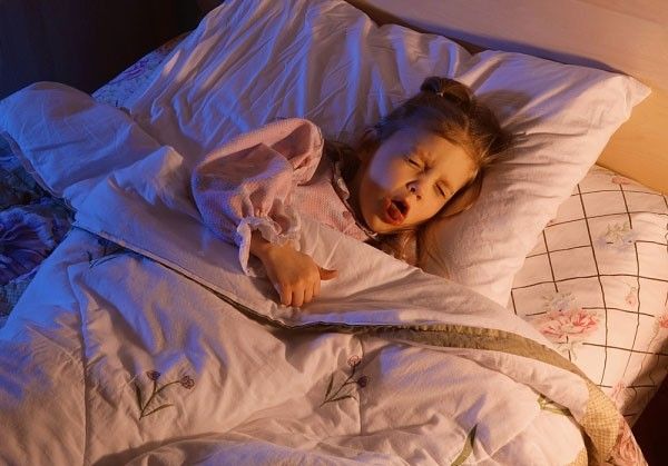 Laringospasmo nei bambini: sintomi, prevenzione e rimedi - NanoPress Donna